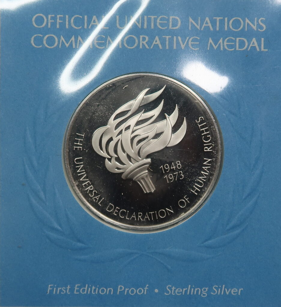 UNITED NATIONS: SILVER PROOF MEDALLIC FIRST DAY COVER 1973. DECLARATION ...